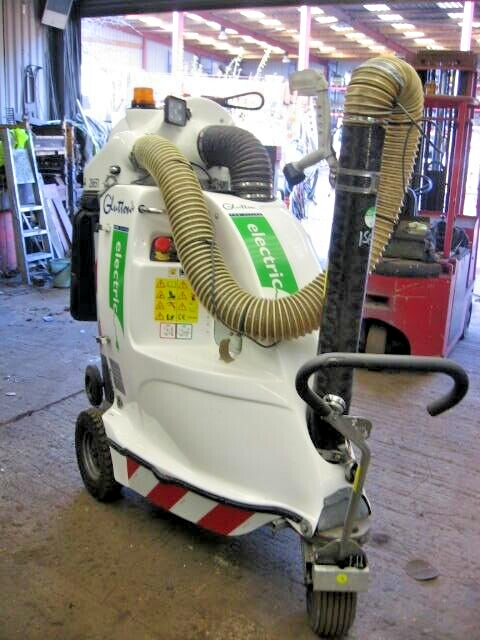1 GLUTTON ELECTRIC STREET VACUUM CLEANER SELF PROPELLED ZERO EMISSIONS ...