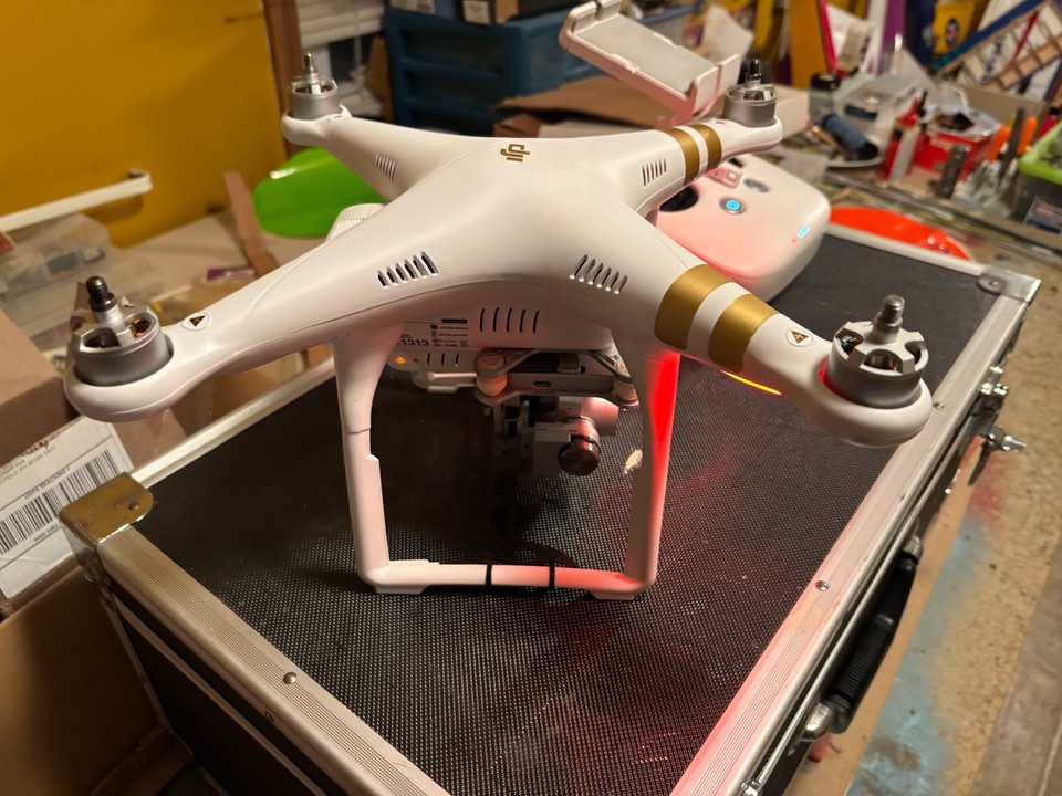 DJI Phantom 3 Professional 4K Drone With 2 Batteries, Remote, & Case ...