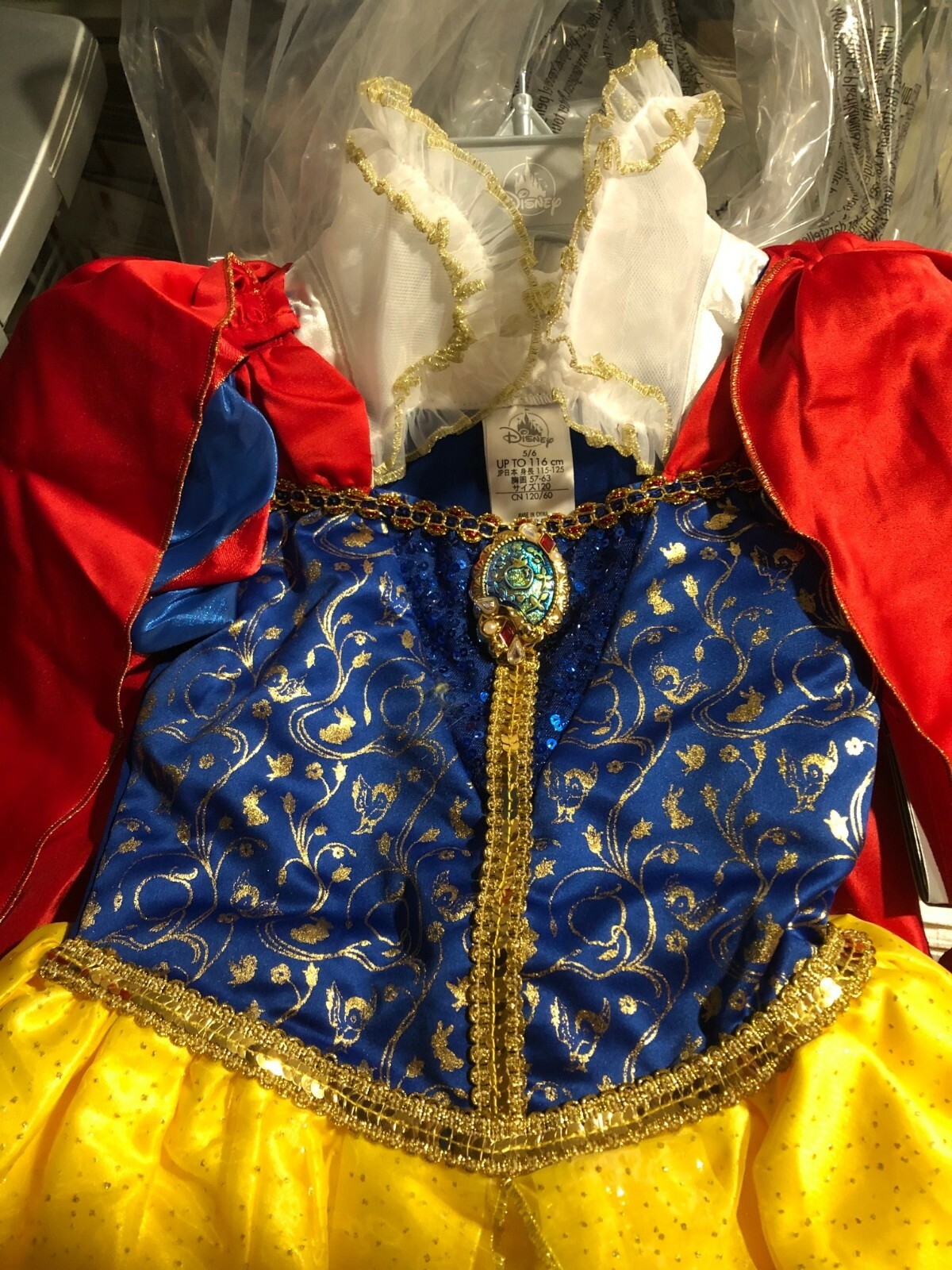 Deluxe~SNOW WHITE~COSTUME~DRESS + HEADBAND + RED CAPE~NWT~Disney Store ...