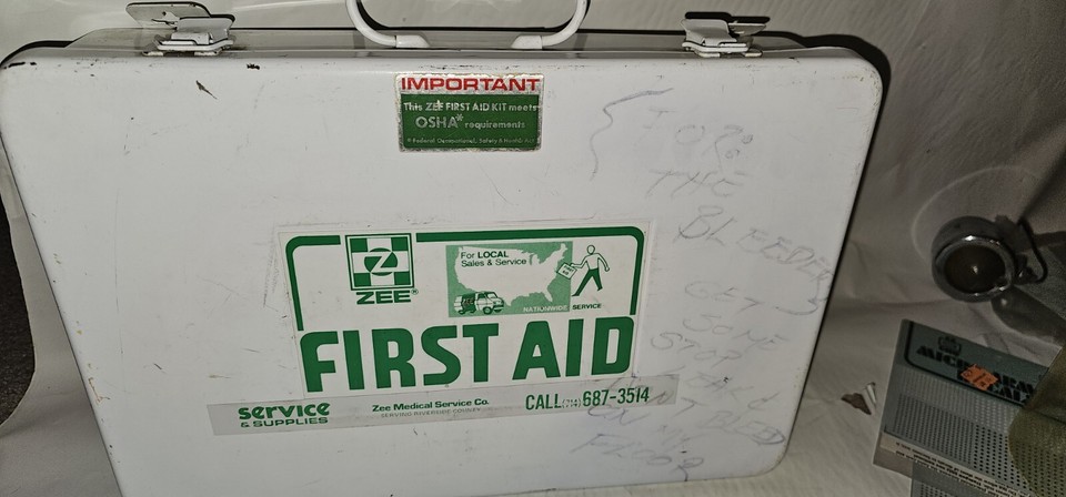 Vintage Zee Medical Wall Mount First Aid Kit Metal Storage Box 14" X 9. ...