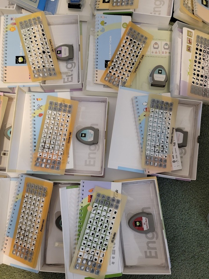 Cricut Cartridge Lot 15 Cartridges with cases, keypad overlays, 50 ...