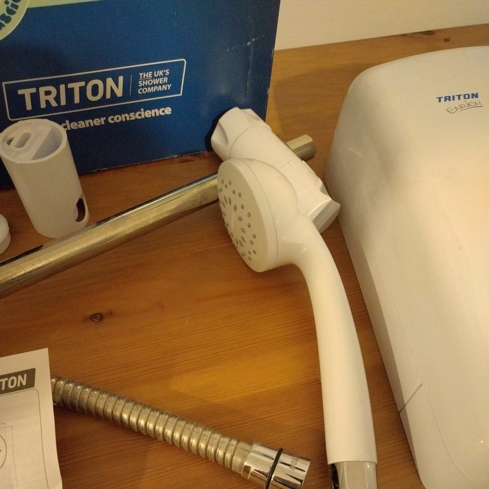 Triton Enrich Single Spray Pattern Black Hot Electric Shower, 8.5kw ...