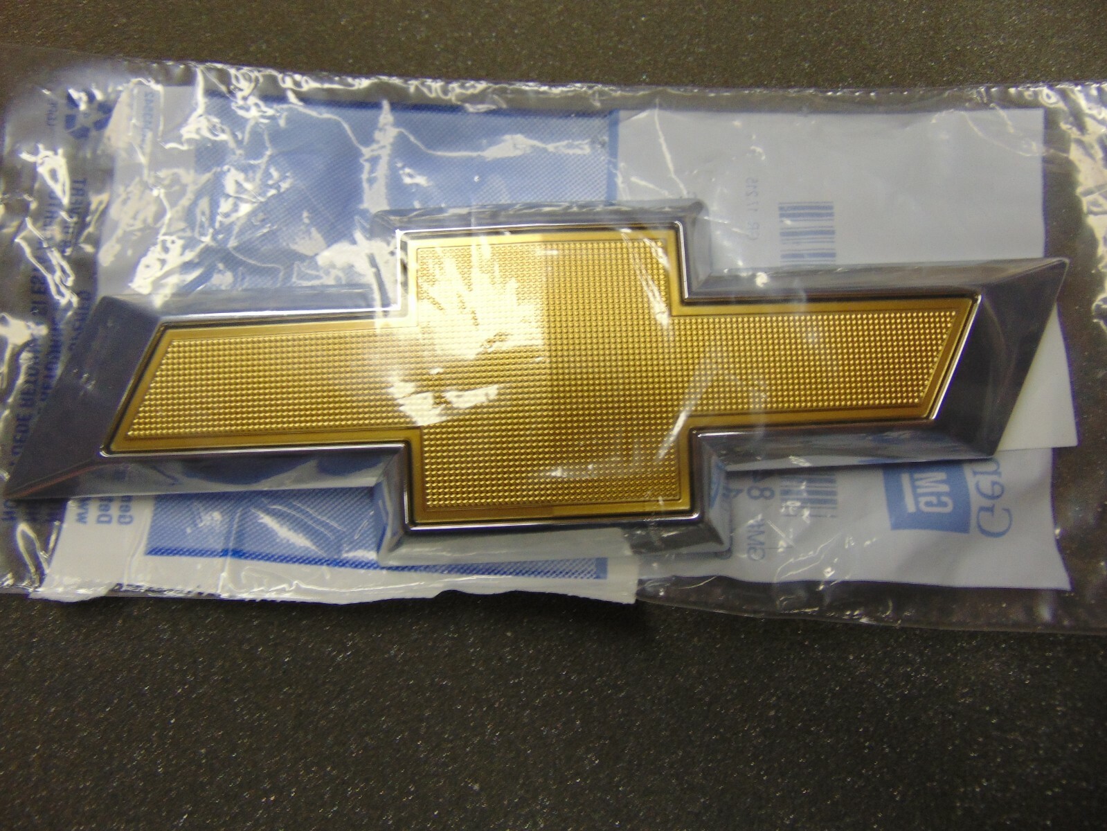 2015-2020 SUBURBAN TAHOE REAR LIFTGATE HATCH BOWTIE EMBLEM 22814069 ...