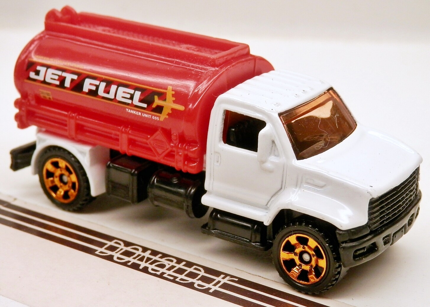 Matchbox Jet Fuel Tanker Truck Transporter White w/Red Tank About 3 ...