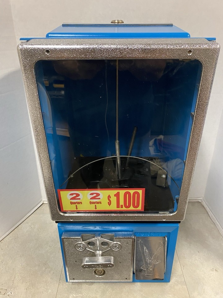 Vintage Victor 77 Toy Vending Machine w/ Lock & Keys & $1.00 COIN ...