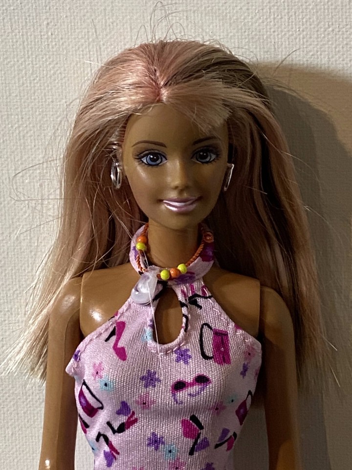 1999 BARBIE Cali Girl Tanned Doll Blonde Highlights Blue Eyes Necklace ...