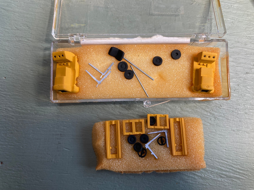 Hard to find Dyna-Models Two HO Fork Lifts kit -- factory painted ...