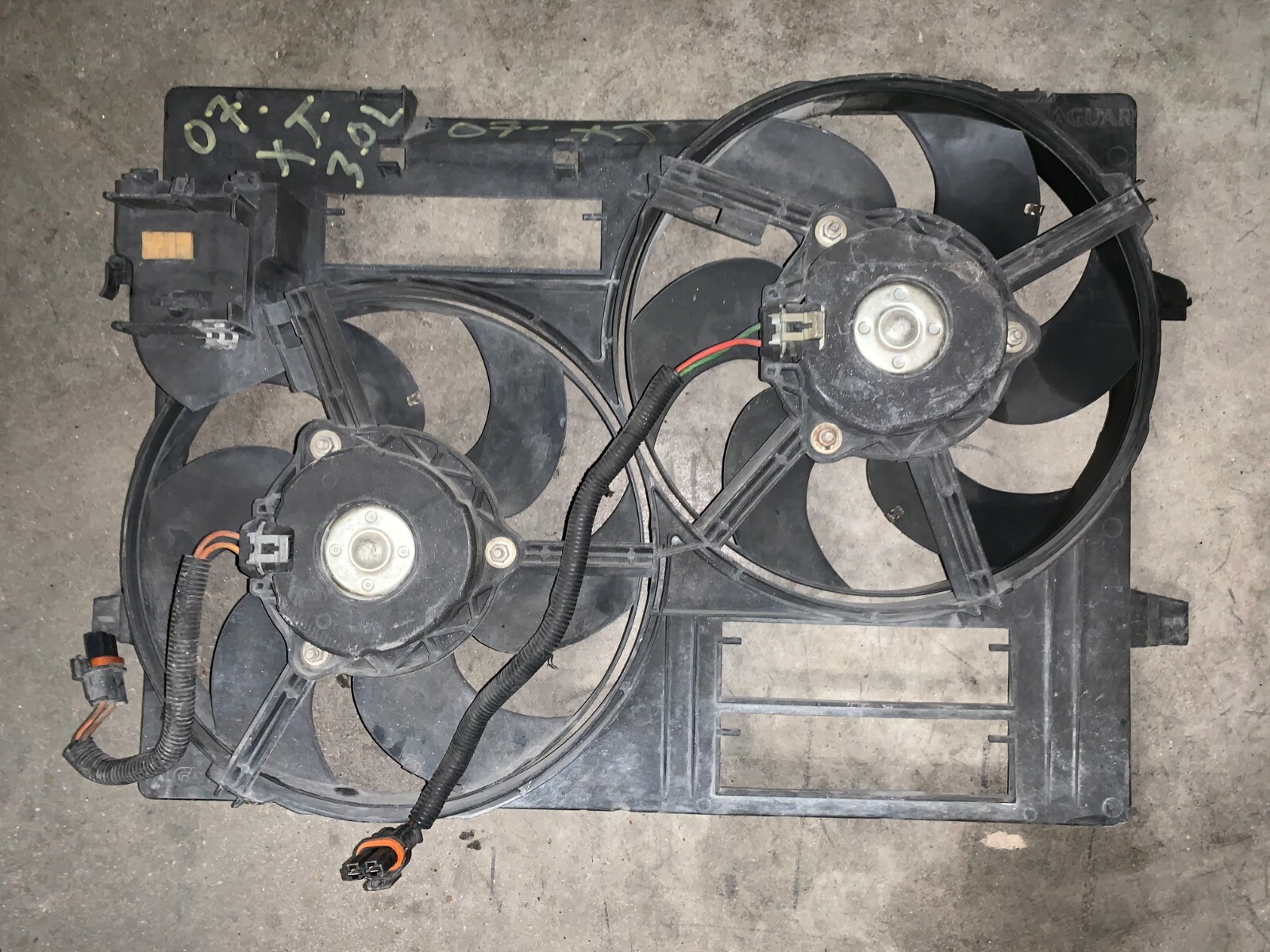 2005-2008 Jaguar X-Type Radiator Cooling Fan Assembly | Genuine OEM