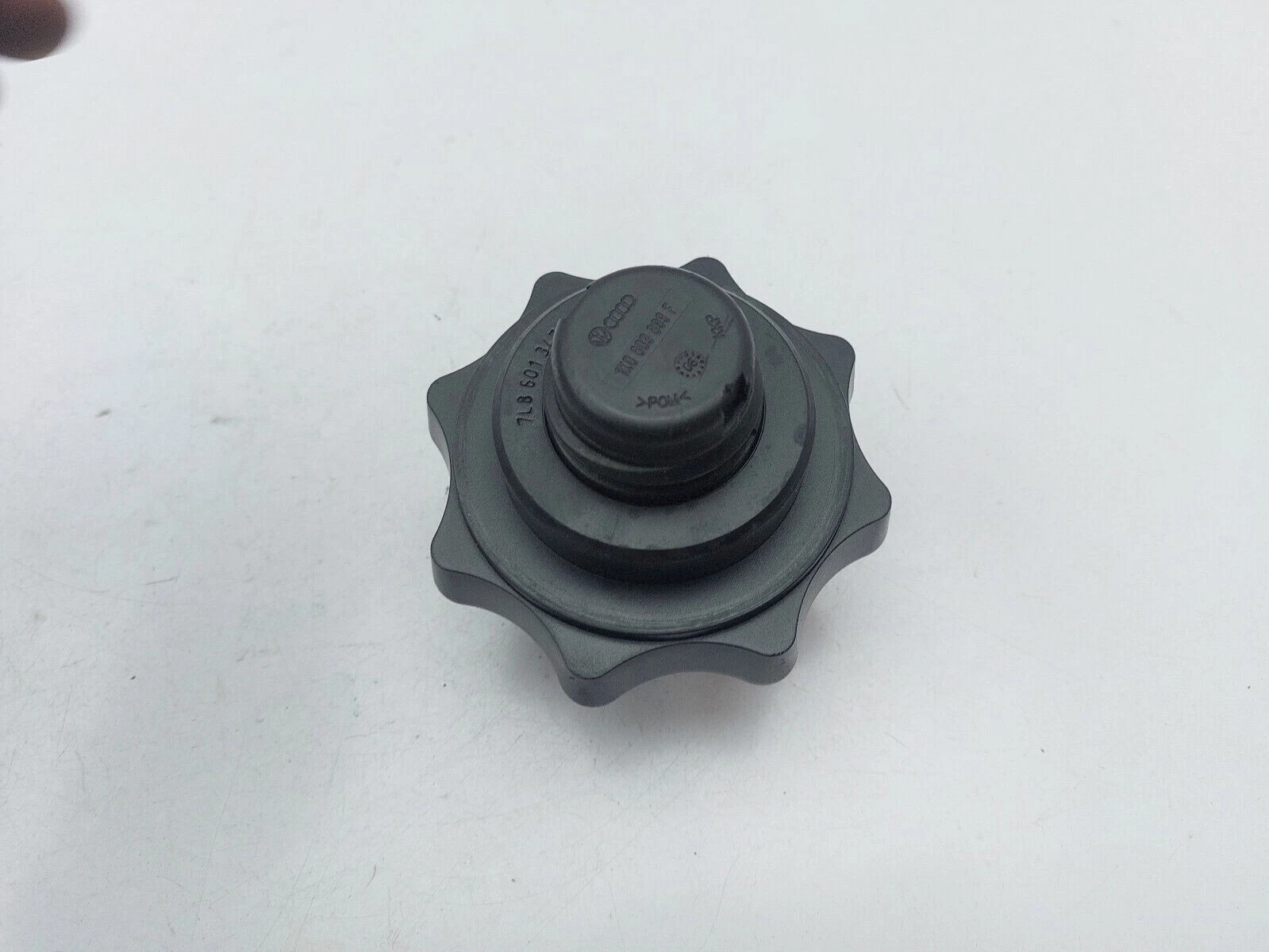 AUDI Q7 4L SPARE WHEEL RETAINING SCREW BOLT 2008 7L8601347 | eBay