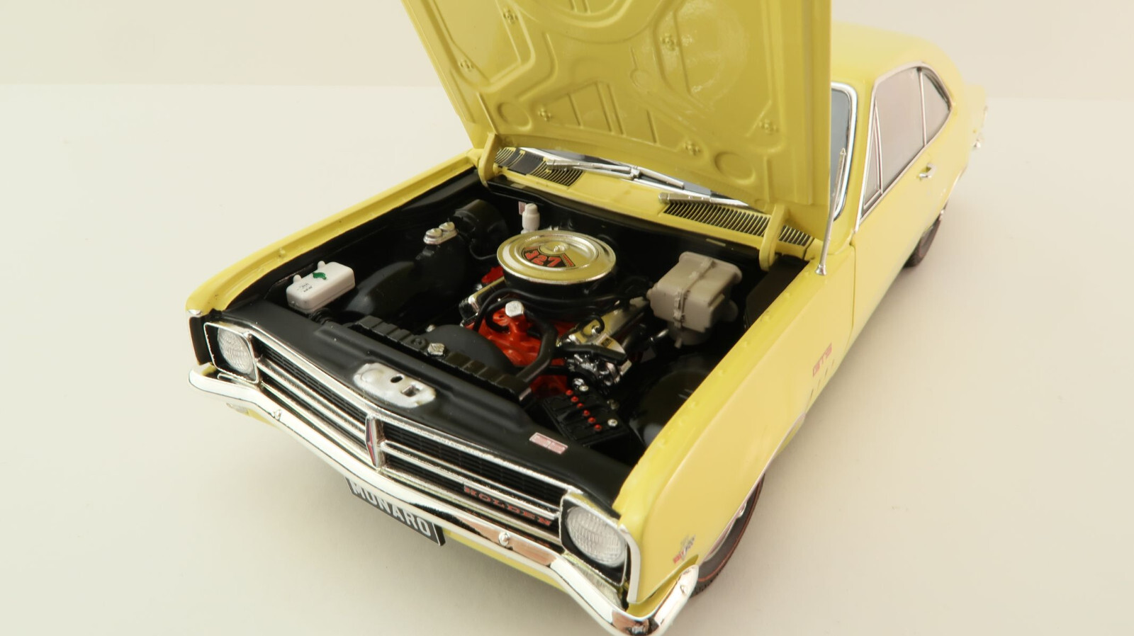 Classic Carlectables 18803 Holden HK GTS 327 Monaro Coupe Warwick ...