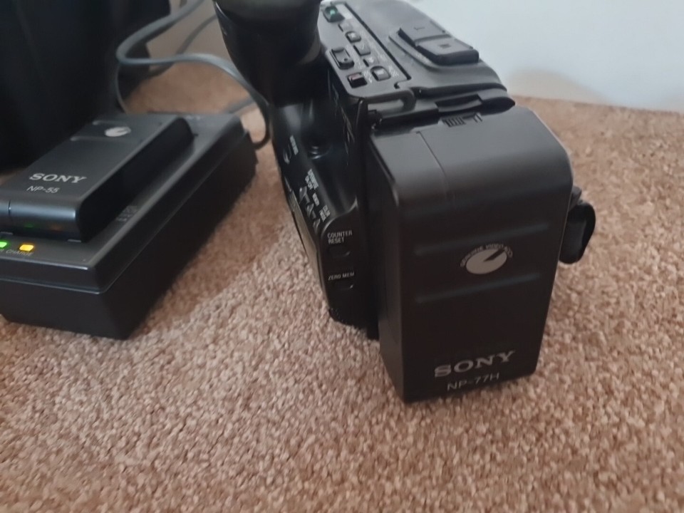 VINTAGE SONY VIDEO CAMERA CCD-TR105 VIDEO 8 - UNTESTED | eBay