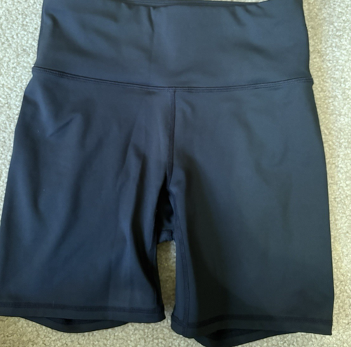 Fabletics High Waisted Oasis Crossover Shorts Womens Size S 6 Inch ...