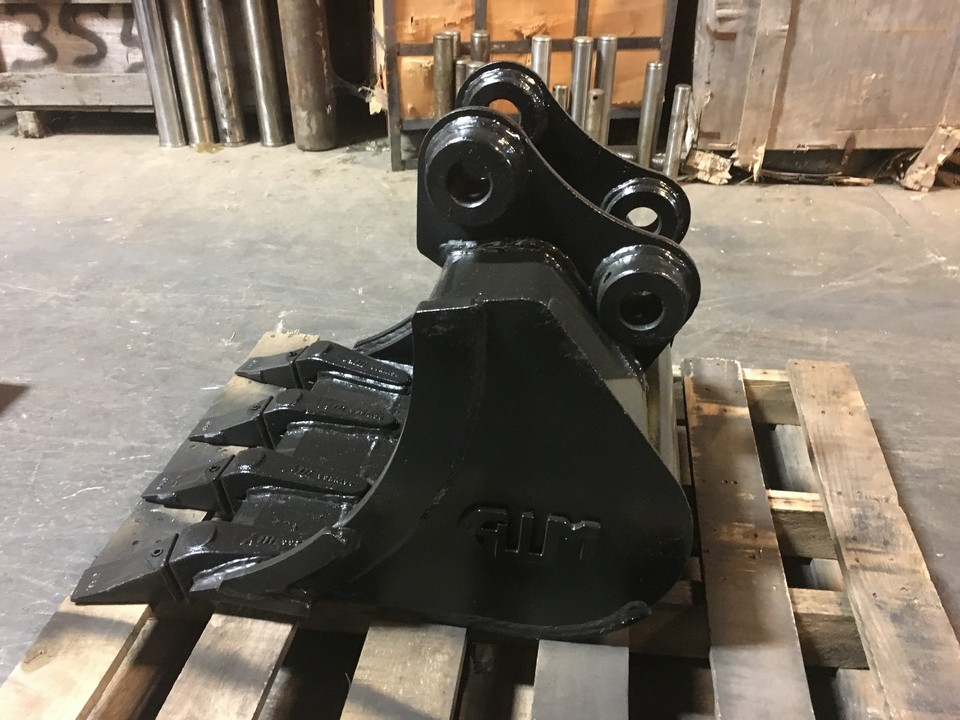 New 18" Heavy Duty Excavator Bucket for a Takeuchi TB230 w/ Coupler ...