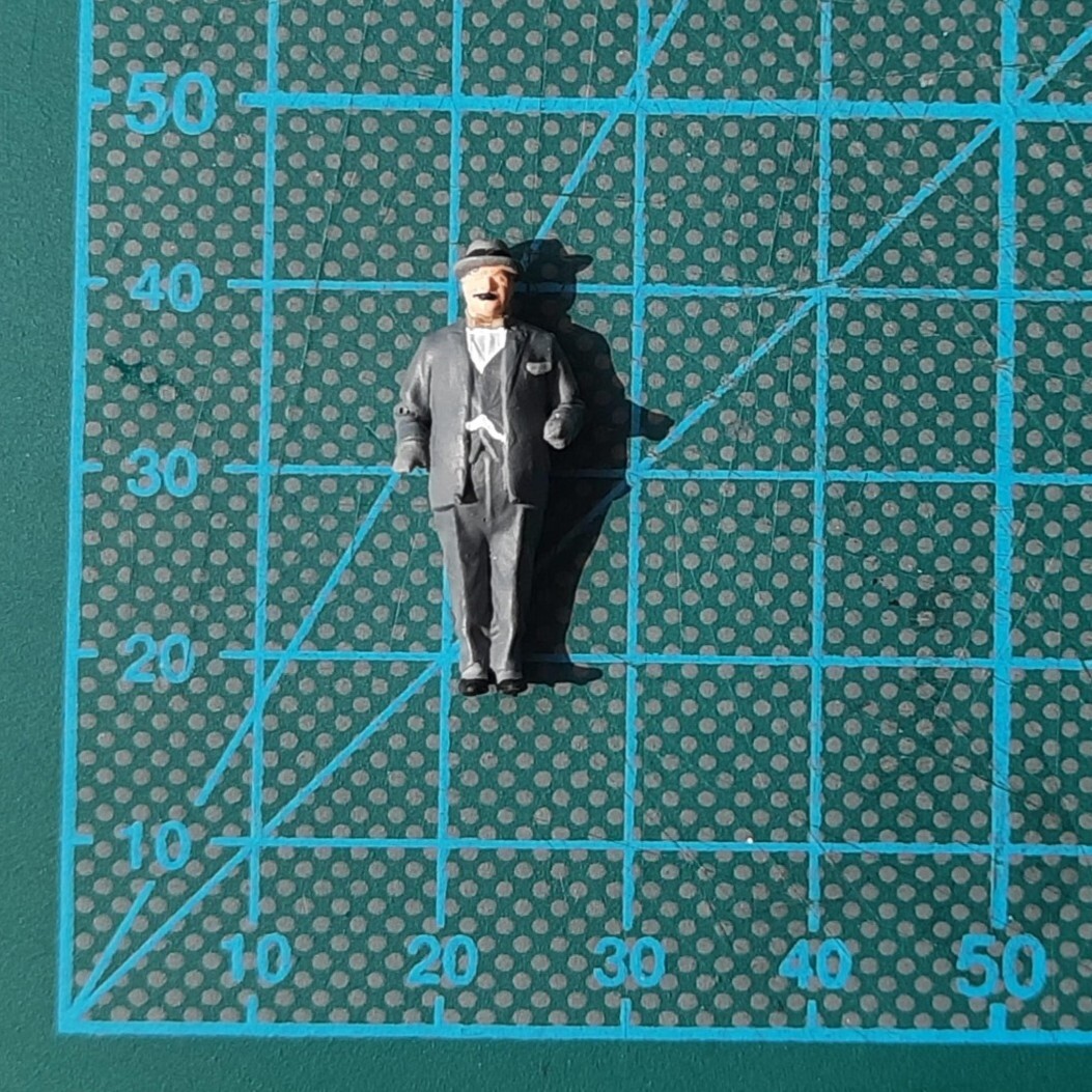 OO GAUGE POIROT FIGURE + WALKING STICK HAND PAINTED PREWAR-POSTWAR 1930 ...