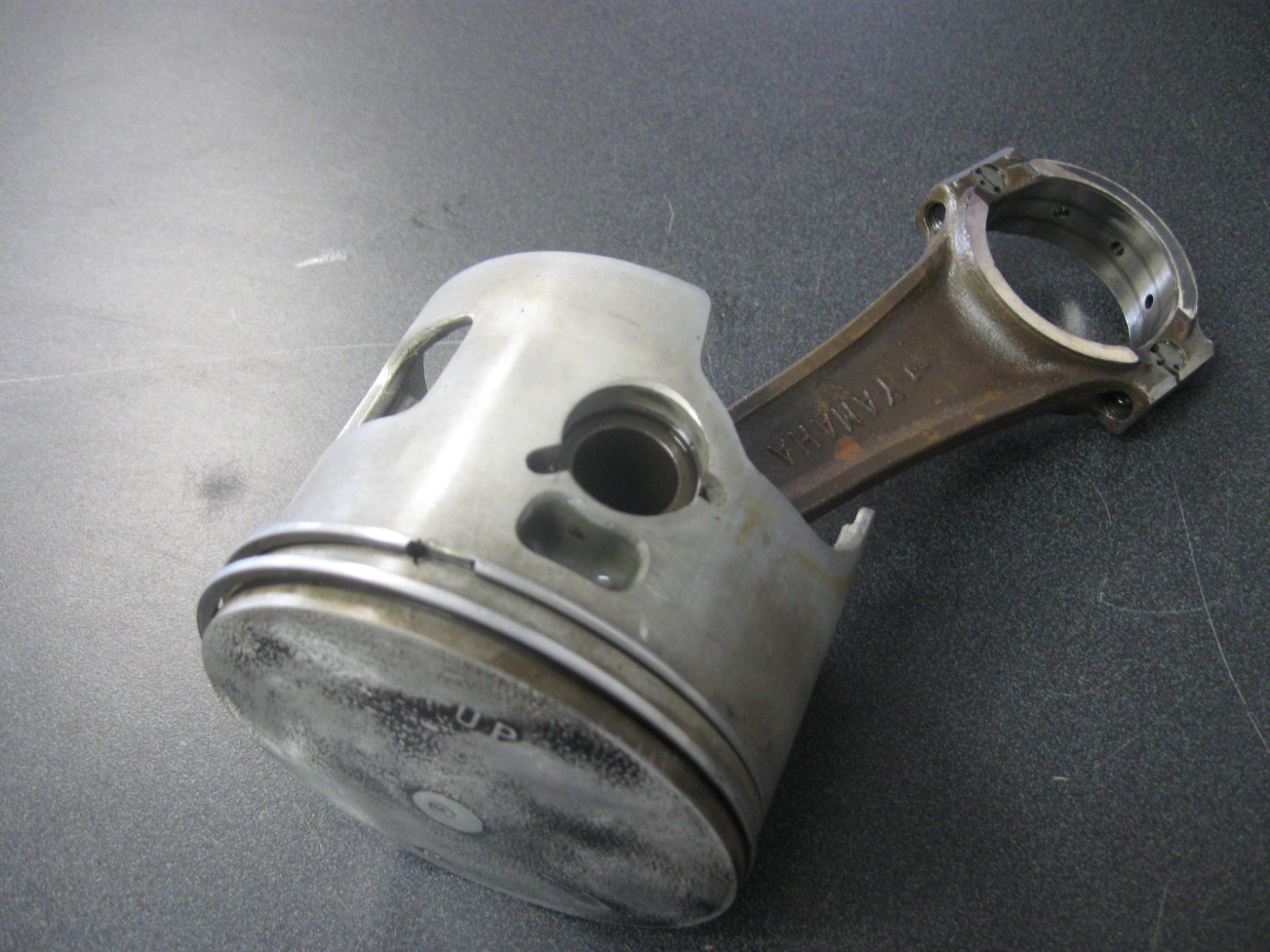 YAMAHA OUTBOARD PISTON 6G5-11642-00-93 WITH CONN ROD 6E5-11650-01-00 ...