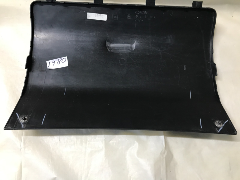 Bumper Hitch Cover with Clip fits 2018 - 2023 Chevy Traverse 23288783 ...