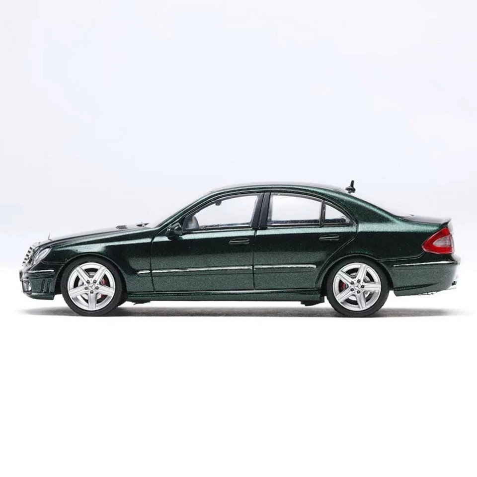 King Model 1/64 Scale Mercedes-Benz E63 AMG W211 Green Diecast Car ...