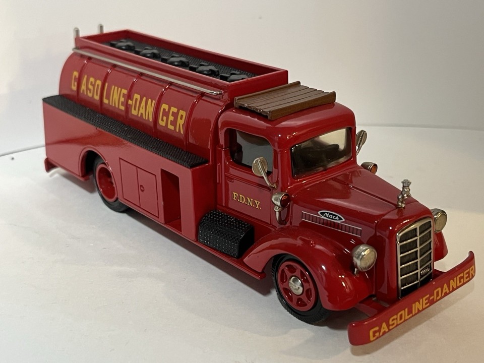 Ashton Models 1:43 1941 Mack Fuel Tender Gasoline Tanker Gas Oil Fire ...