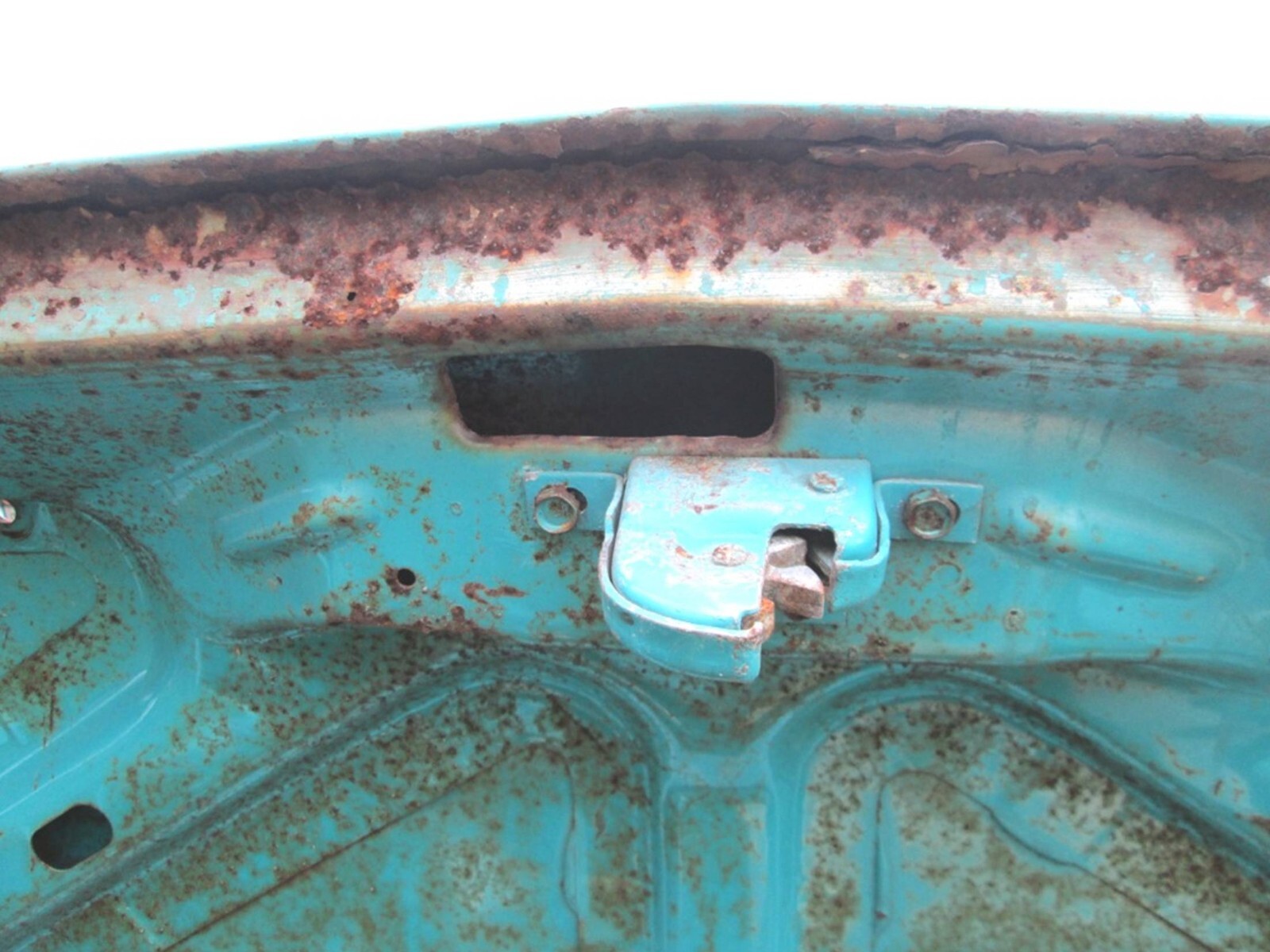 #2777. USED ORIGINAL 1972 AMC JAVELIN AMX REAR TRUNK BOOT LATCH CATCH ...