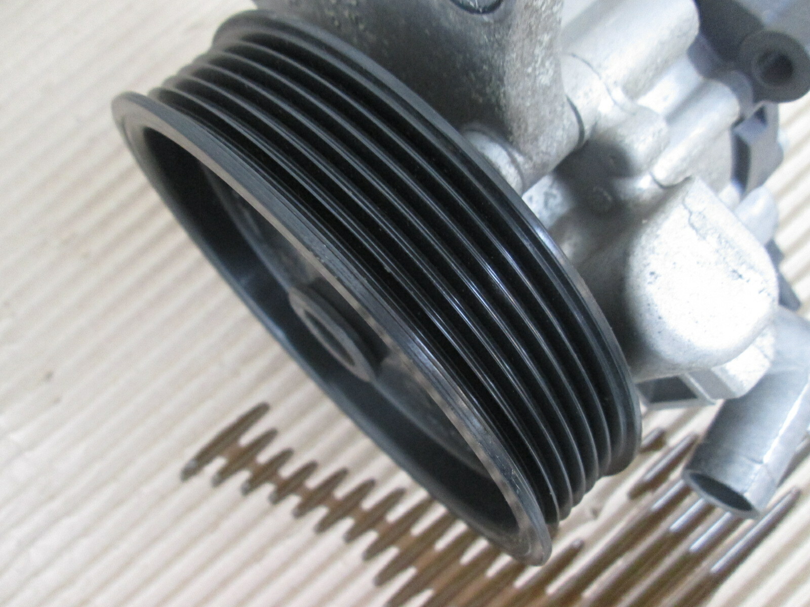 Mercedes-Benz W212 E-Kl. Lenkhelfpumpe A0064664301 ohne Behälter neuw ...