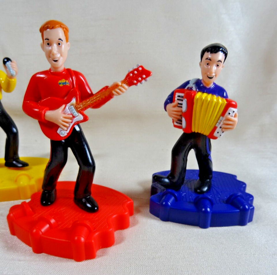 (MR 4) Set of 4 Wiggles 4" Performing Figures On Separate Stages, 2004 ...