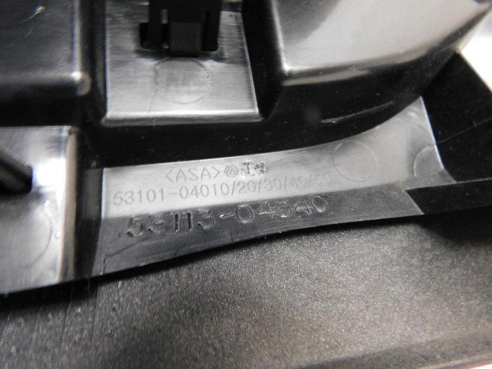 TOYOTA TACOMA UPPER GRILLE SR 53101-04070-B0 OEM 2018 2019 2020 2021 ...