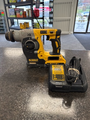 DEWALT DCH273 20V ROTARY HAMMER DRILL 1" CHUCK W/ 2aH BATTERY AND CH ...