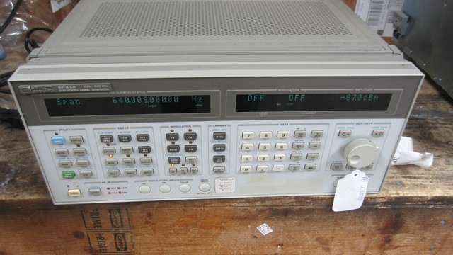 HP High Preformance Synthesized Signal Generator Gray Beige 8643A for ...