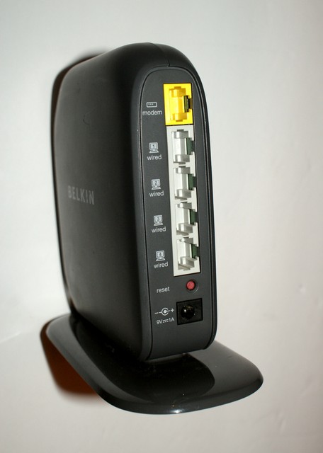 BELKIN SURF WIRELESS ROUTER F7D2301 v1 300 Mbps 4 Ports 802.11b/e/g/n 2 ...