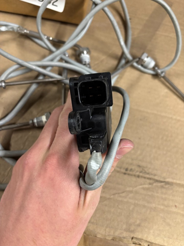 4384562 Genuine Cummins Temperature Sensor | eBay