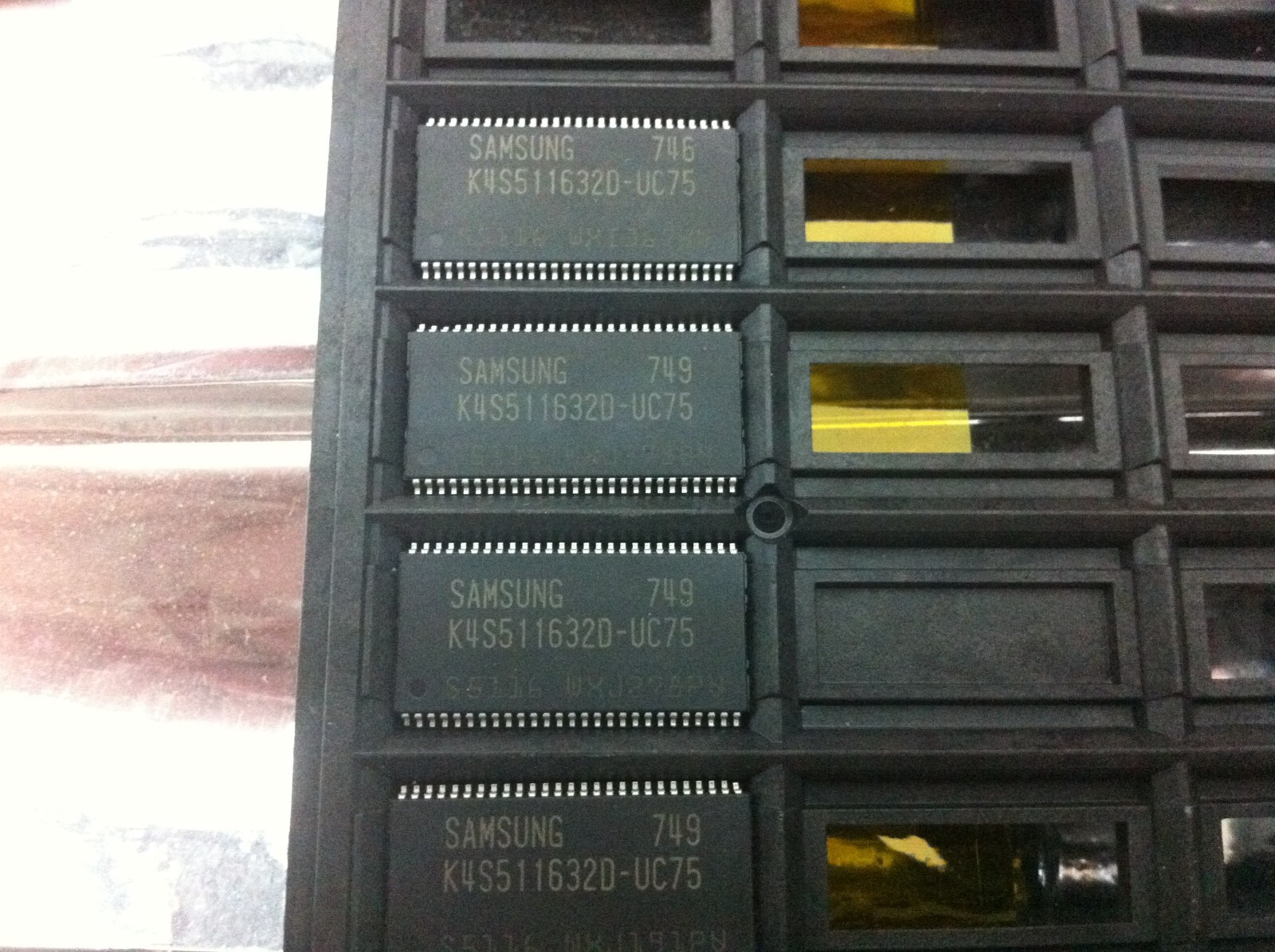 K4S511632B-UC75T00 - SAMSUNG - 4 pcs - Synchronous DRAM 32MX16 5.4ns ...