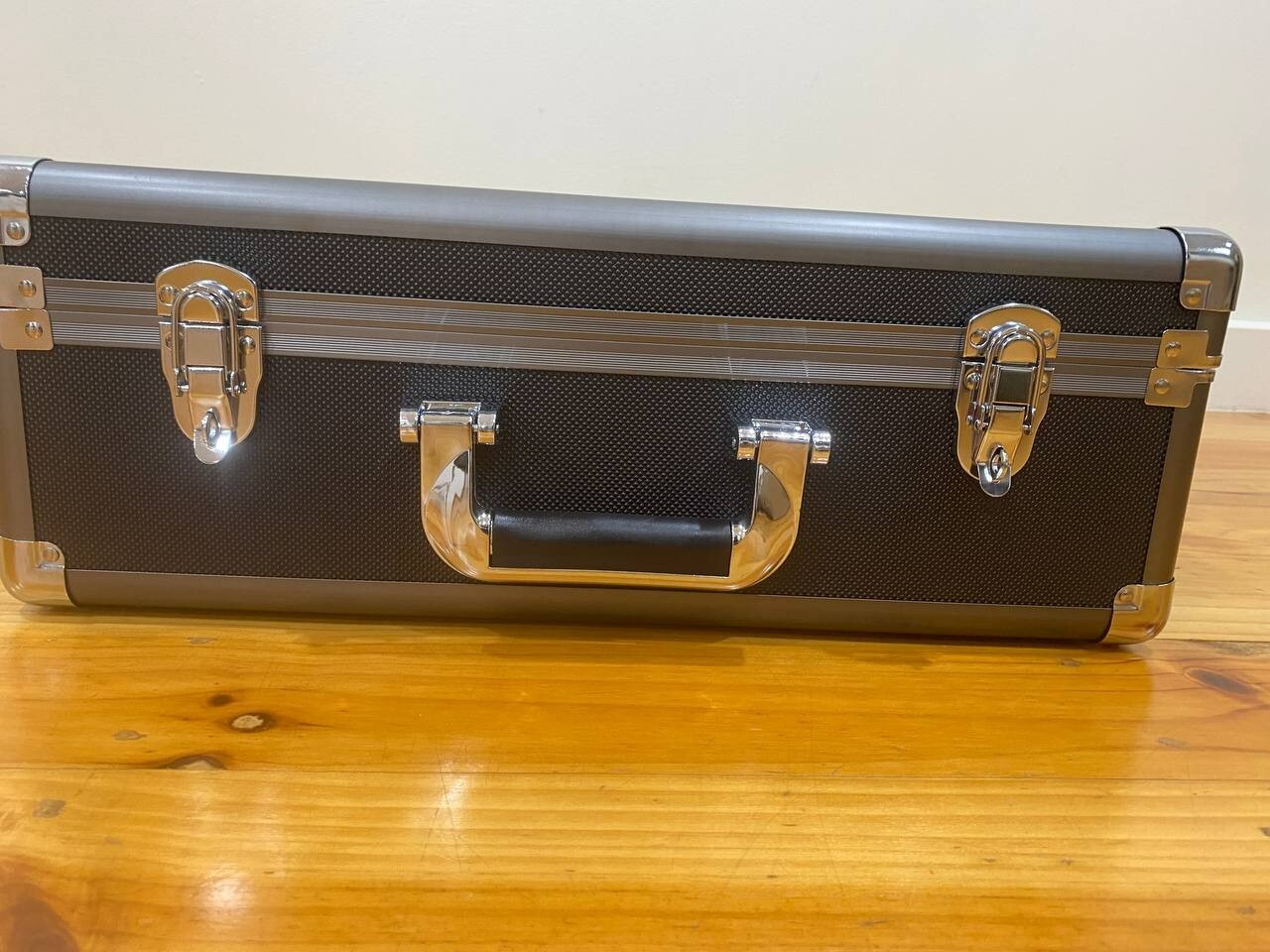 Camera Aluminium Hard Case with Foam Insert Carry Strap Lockable Large ...