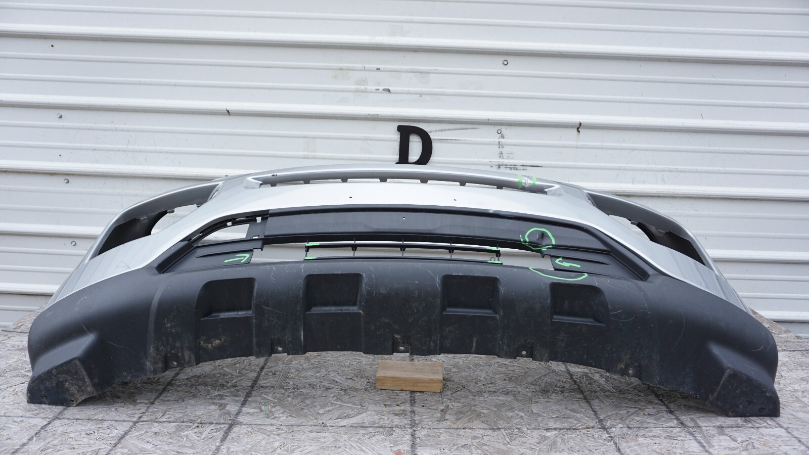 2020-2022 Ford Explorer Front Bumper OEM LB5B-17C831-AA 20 21 22 | OE