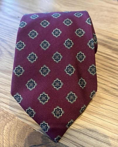JOS A BANK CLOTHIERS Vintage Burgundy Silk NECKTIE Approx 58” x 3 3/4 ...
