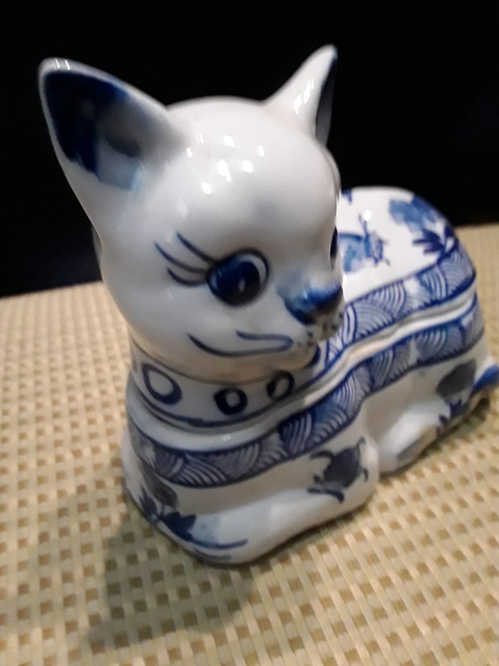Mid Century Chinoiserie Blue and White Cat Trinket Box | eBay