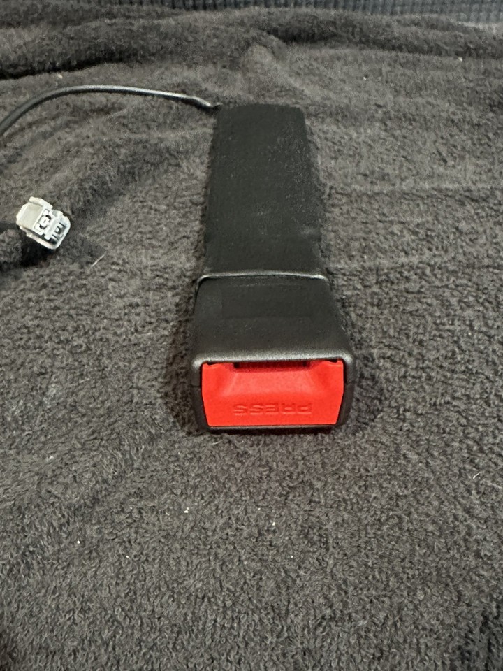 2009-2018 RAM 1500 Front RH Right Passenger Seat Seatbelt Belt Buckle ...