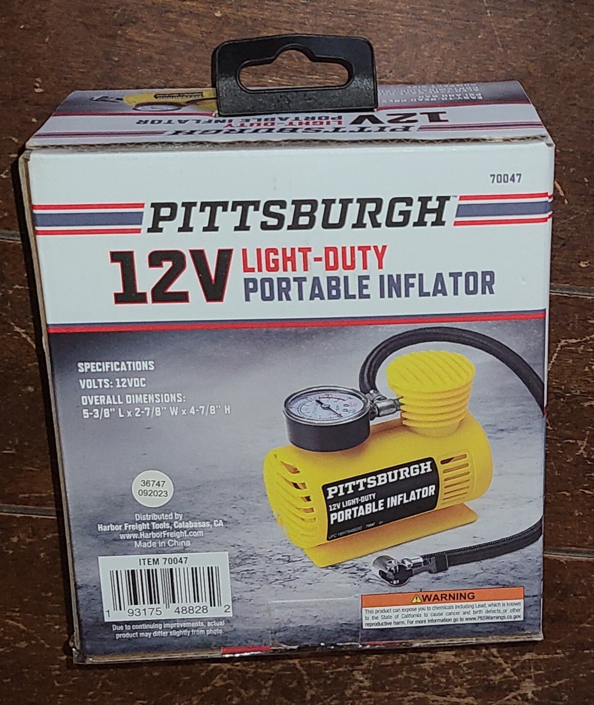 Pittsburgh 12V Light Duty Portable Inflator w/Easy to Read Pressure ...