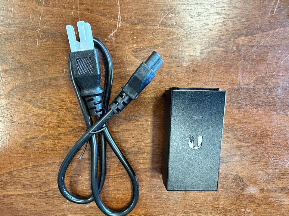 UniFi 24V 12Watts 0.5A Gigabit PoE Power Injector GP-A240-050G- BLACK ...
