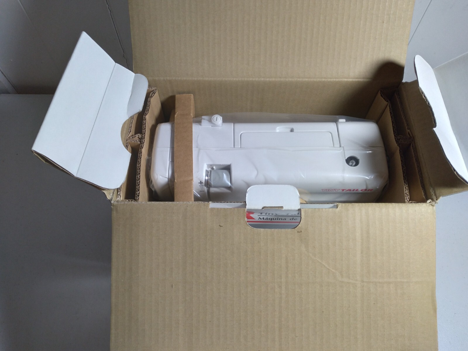 SINGER TT600 Tiny Tailor Mending Sewing Machine Portable for sale ...