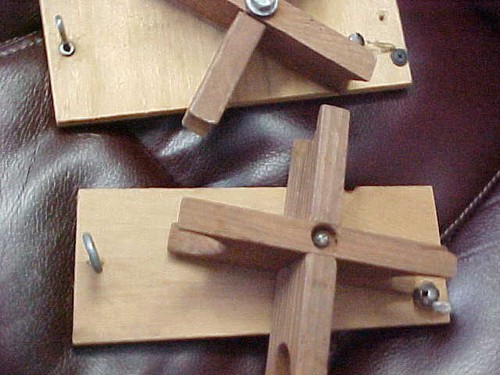 BS2 Vintage folk art homemade ice fishing rattle reels fish house ...