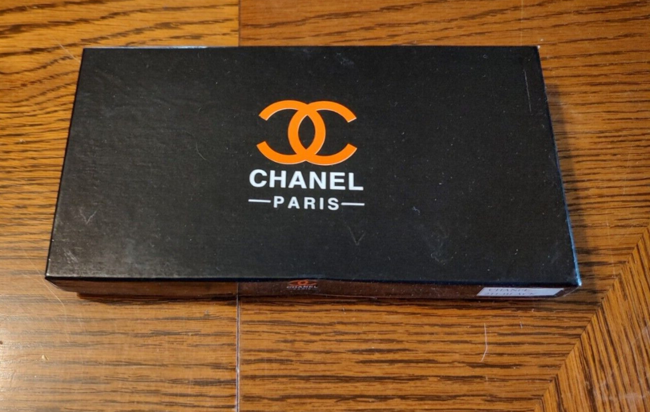 Vintage CHANEL empty gift box Small EUC - Gem