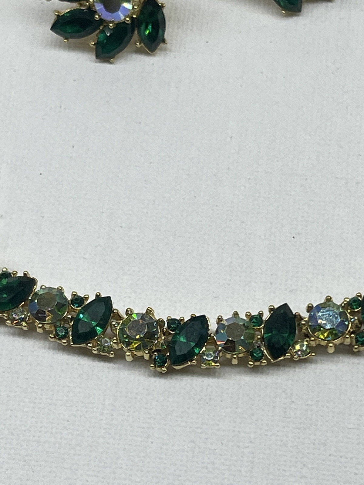 1960s CROWN TRIFARI CONTESSA EMERALD GREEN AB RHINEST… - Gem
