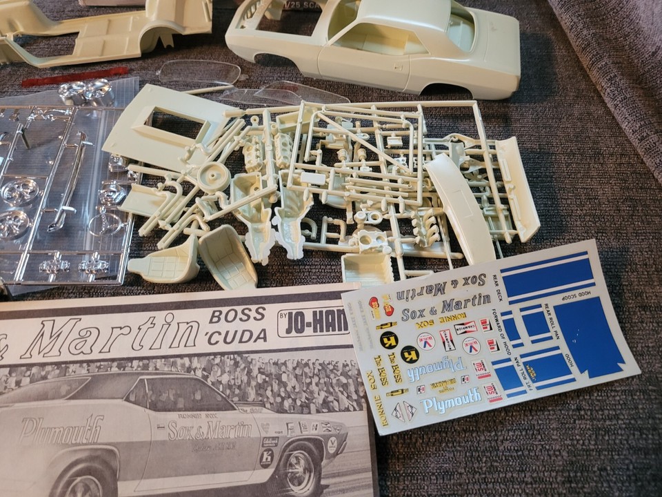 Vintage Johan GC-1800 Plymouth Cuda Sox & Martin Boss Cuda Model Kit ...