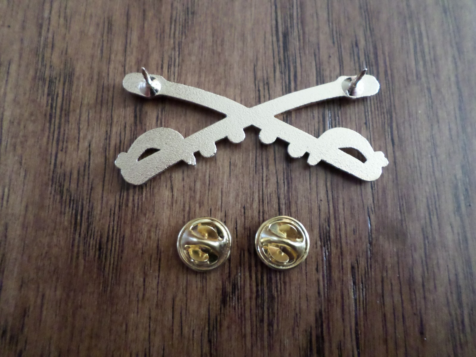 U.S MILITARY CAVALRY METAL HAT BADGES PIN CROSSED SABERS SWORDS LARGE ...