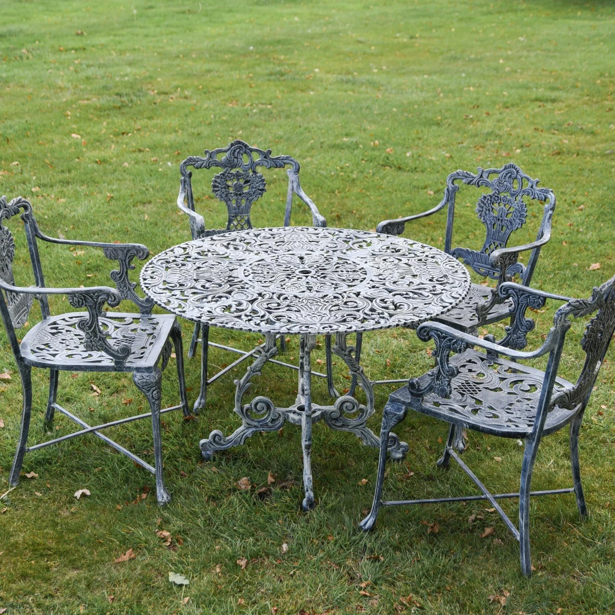 Versailles Garden Table | Fasci Garden