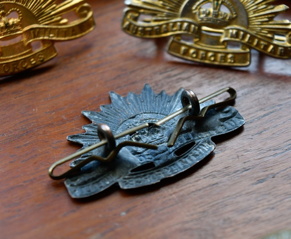 WW2 era Australian Army Rising Sun Collar Badge Military Collectable ...
