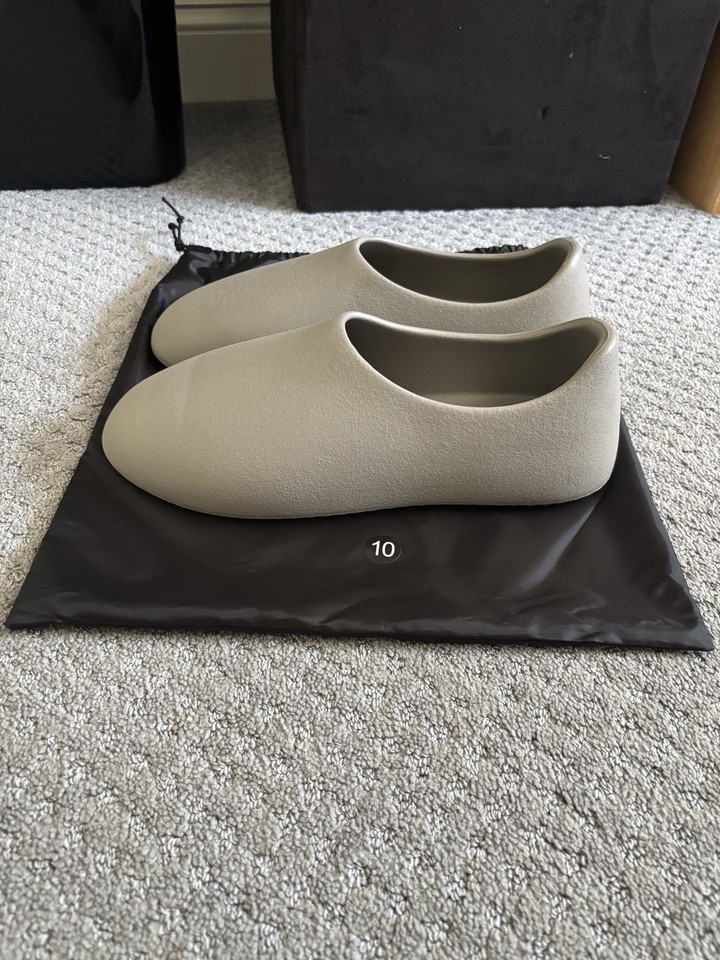 Ye Kanye West Yeezy Slippers YZY SL-01 Gray SLPRS BNIB Men’s Size 10 | eBay