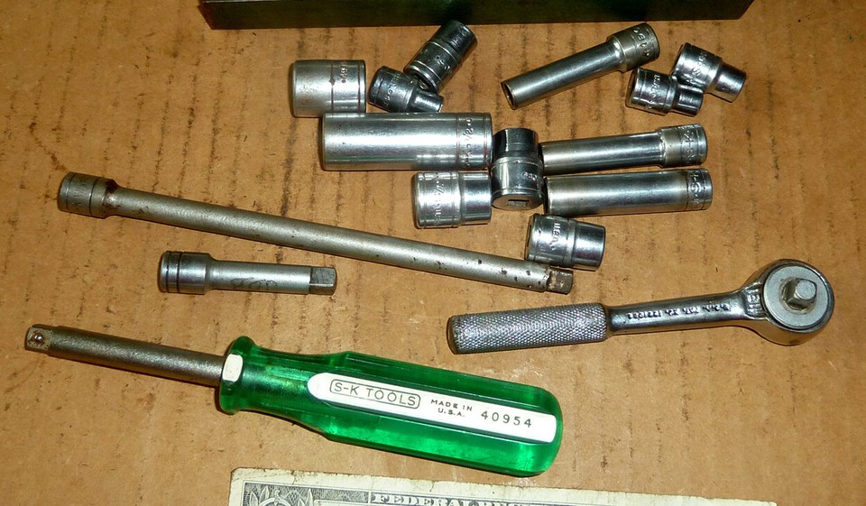 Vintage 1/4" SK Tool,Metal Box,Ratchet Drive,2 Ext.Nut Handle12 Sockets ...