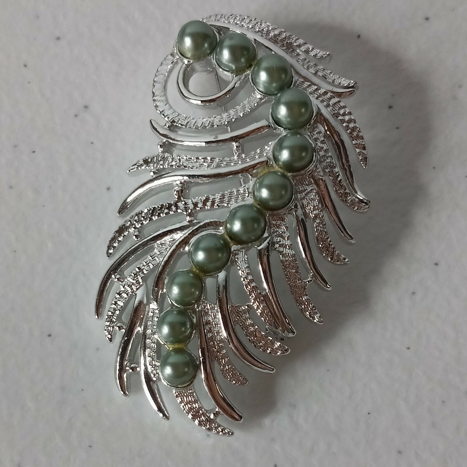 Sarah Coventry Silver Tone Feather Leaf Grayish Green Faux Pearl Brooch ...