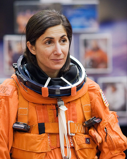 Nicole Stott Nasa A Space Traveler’s Take On Stardust And Earthly